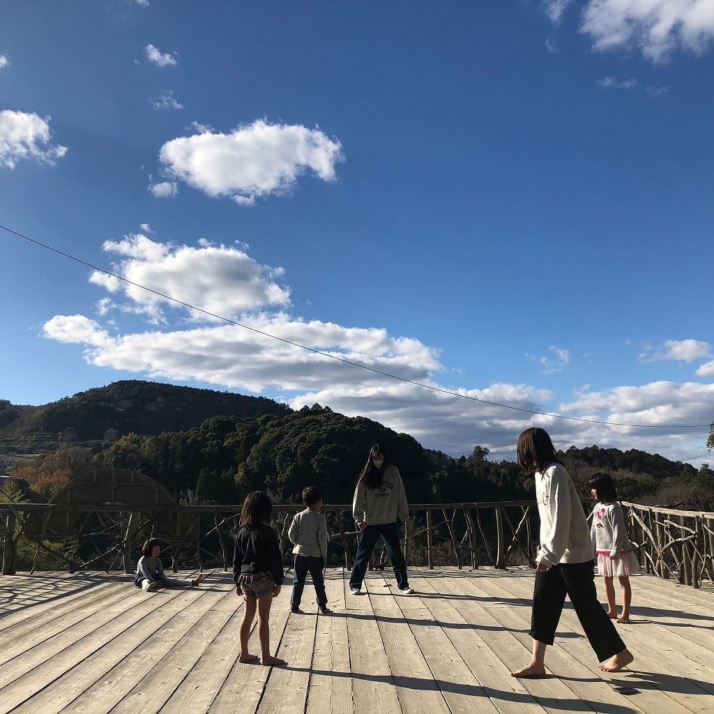 社会福祉学科武田ゼミ「お山のおうちえん」へのフィールドワークで 子どもに寄り添う支援について学ぶ｜学部・大学院｜美作大学