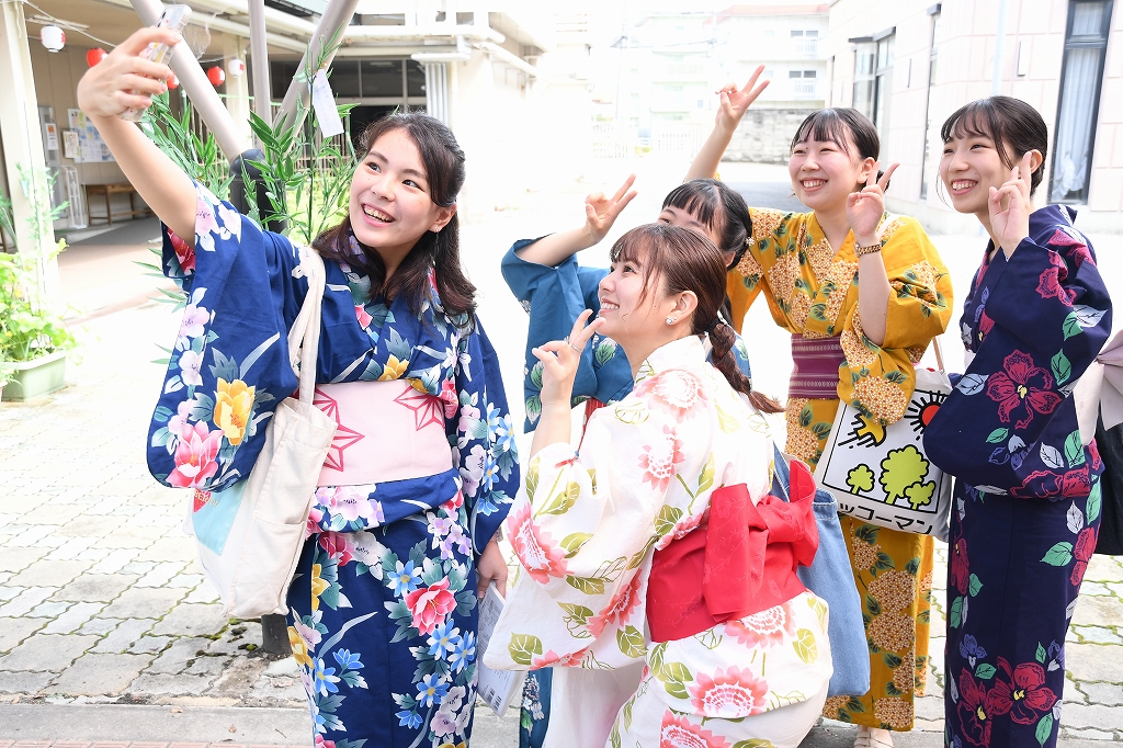 美作大学夏の風物詩「七夕浴衣登校」！七夕イベントも開催し賑わう！｜イベント｜美作大学