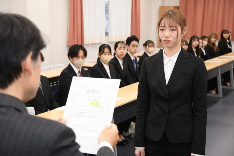 活躍した学生を表彰する2023年度「Most Active Student賞（MAS賞）」授賞式が行われました。｜イベント｜美作大学